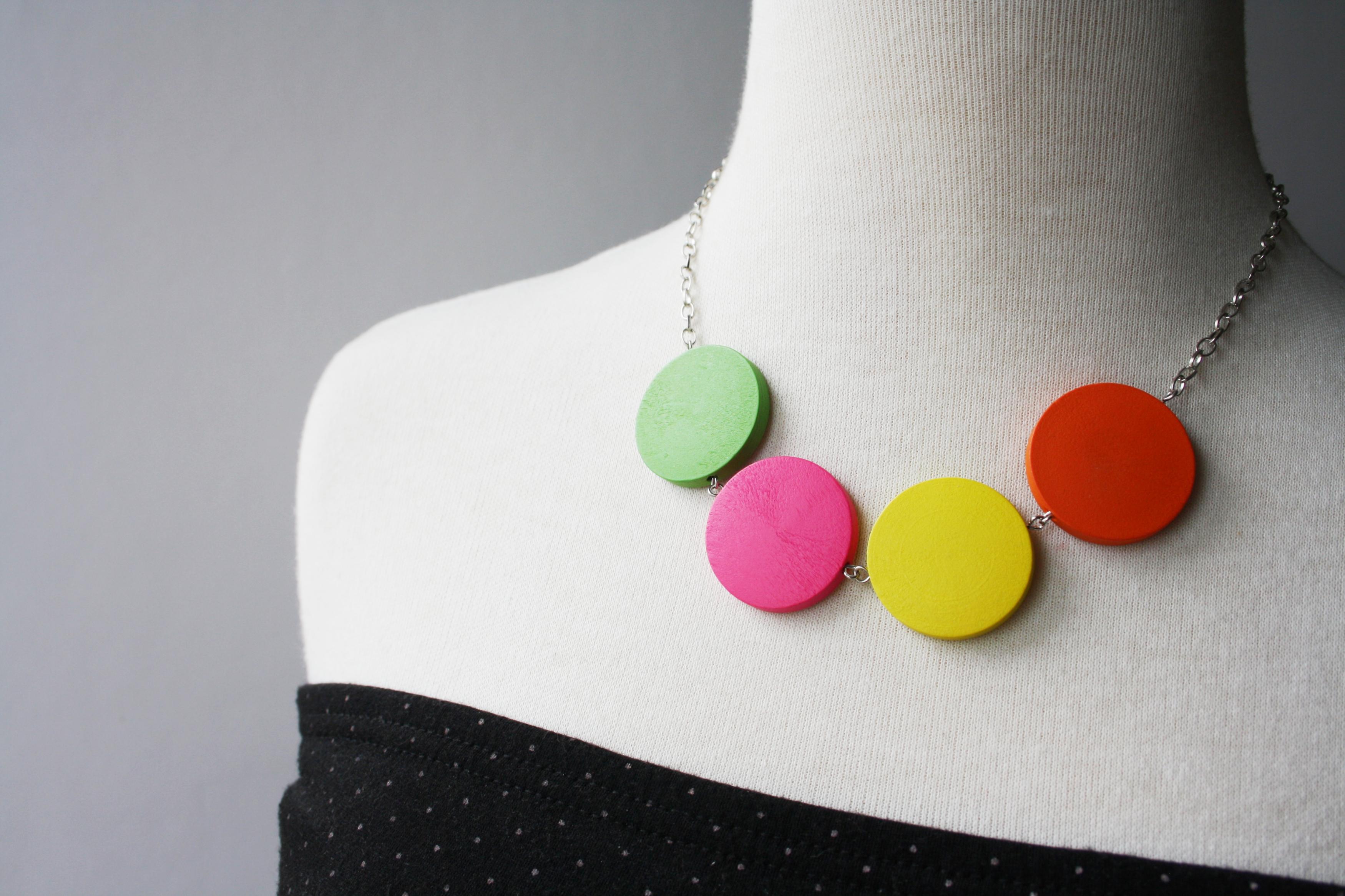 Neon Necklace, Rainbow Necklace. Chunky Wood Necklace on Luulla